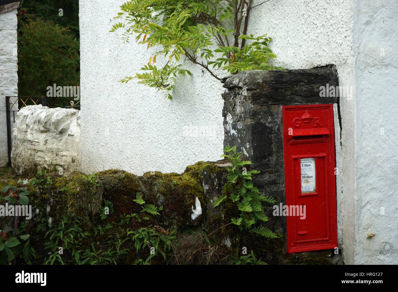 Beautiful Scottish west coast Crinan postbox Stock Photo - Alamy