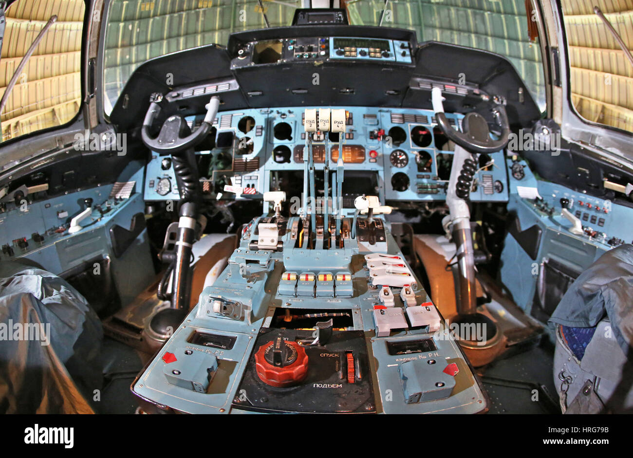 Schkeuditz, Germany. 01st Mar, 2017. The cockpit of an Antonov AN-124 ...