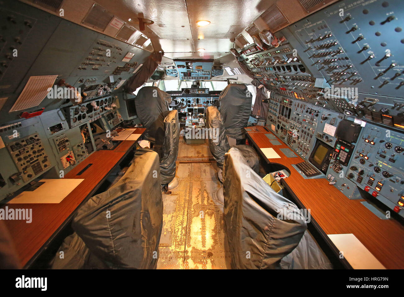Schkeuditz, Germany. 01st Mar, 2017. The cockpit of an Antonov AN-124 ...