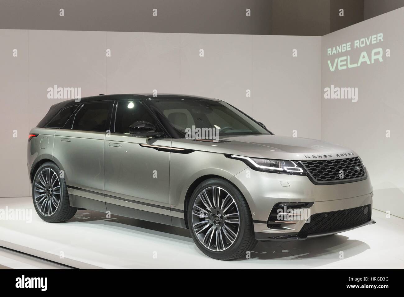 Range rover velar hi-res stock photography and images - Alamy