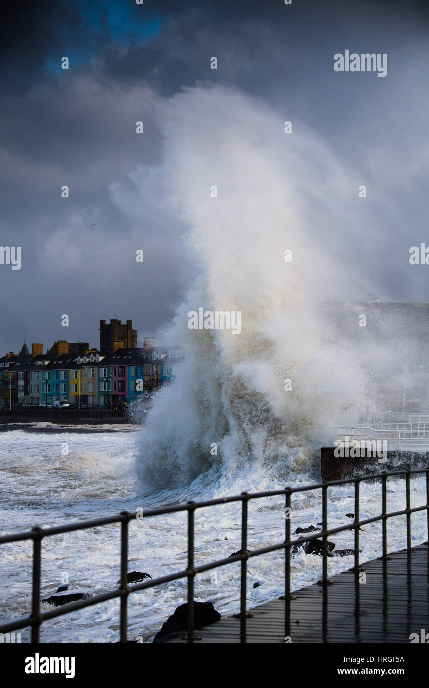 Gale force wind hi-res stock photography and images - Alamy