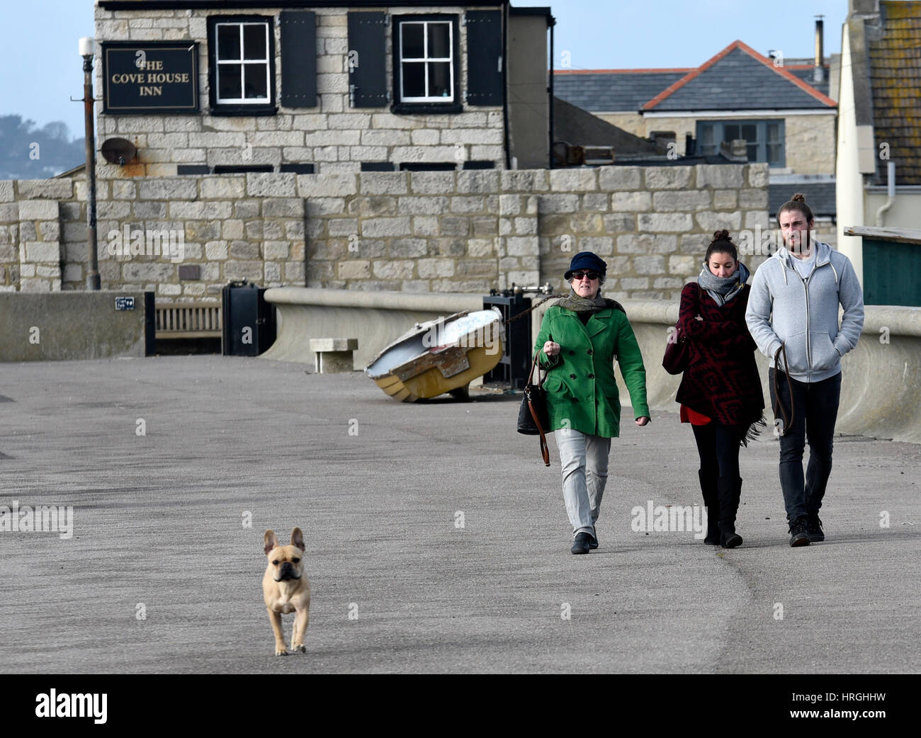 Portland, UK. 2nd Mar, 2017. UK Weather. Dog walkers enjoy a brisk walk ...