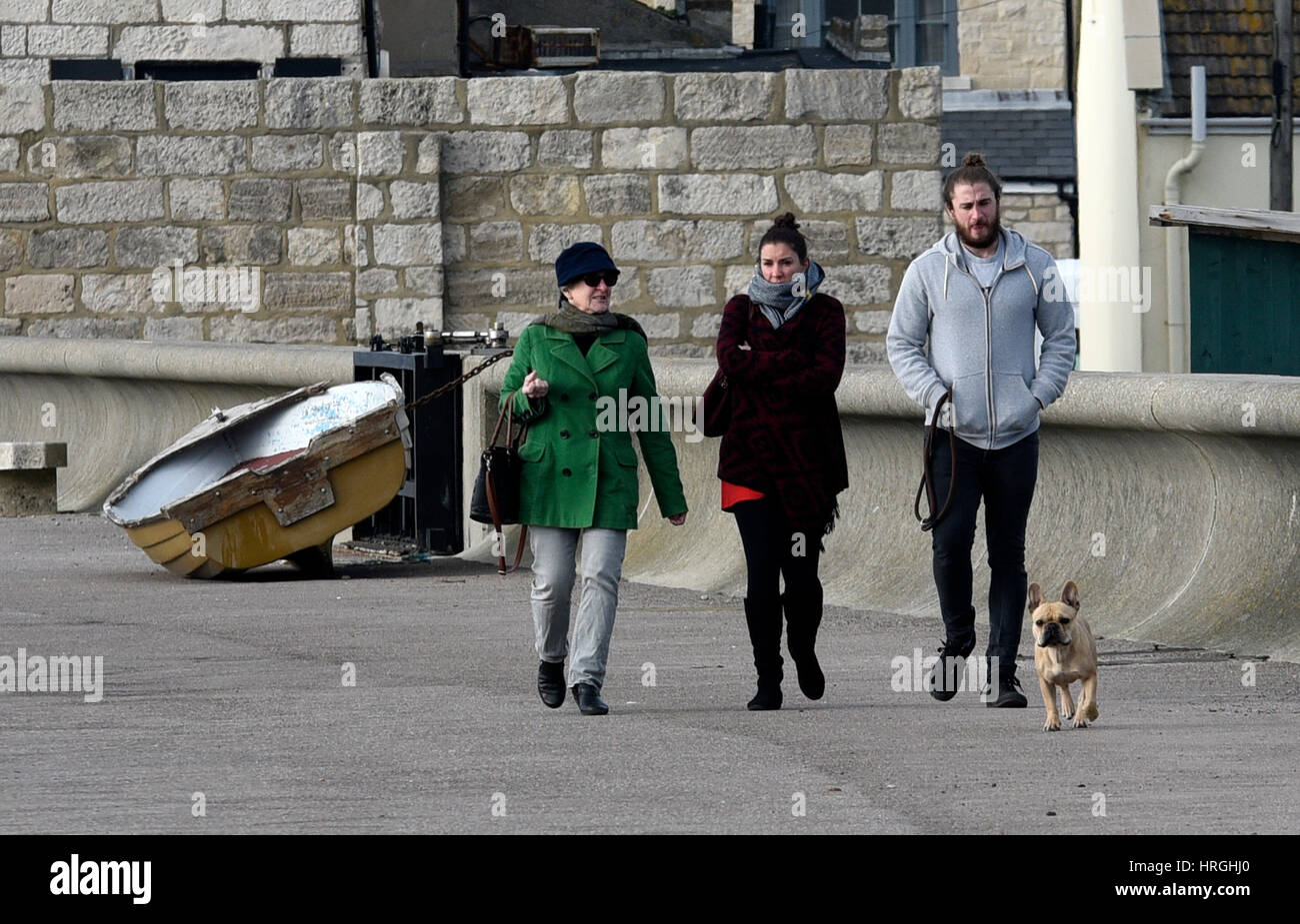Portland, UK. 2nd Mar, 2017. UK Weather. Dog walkers enjoy a brisk walk ...