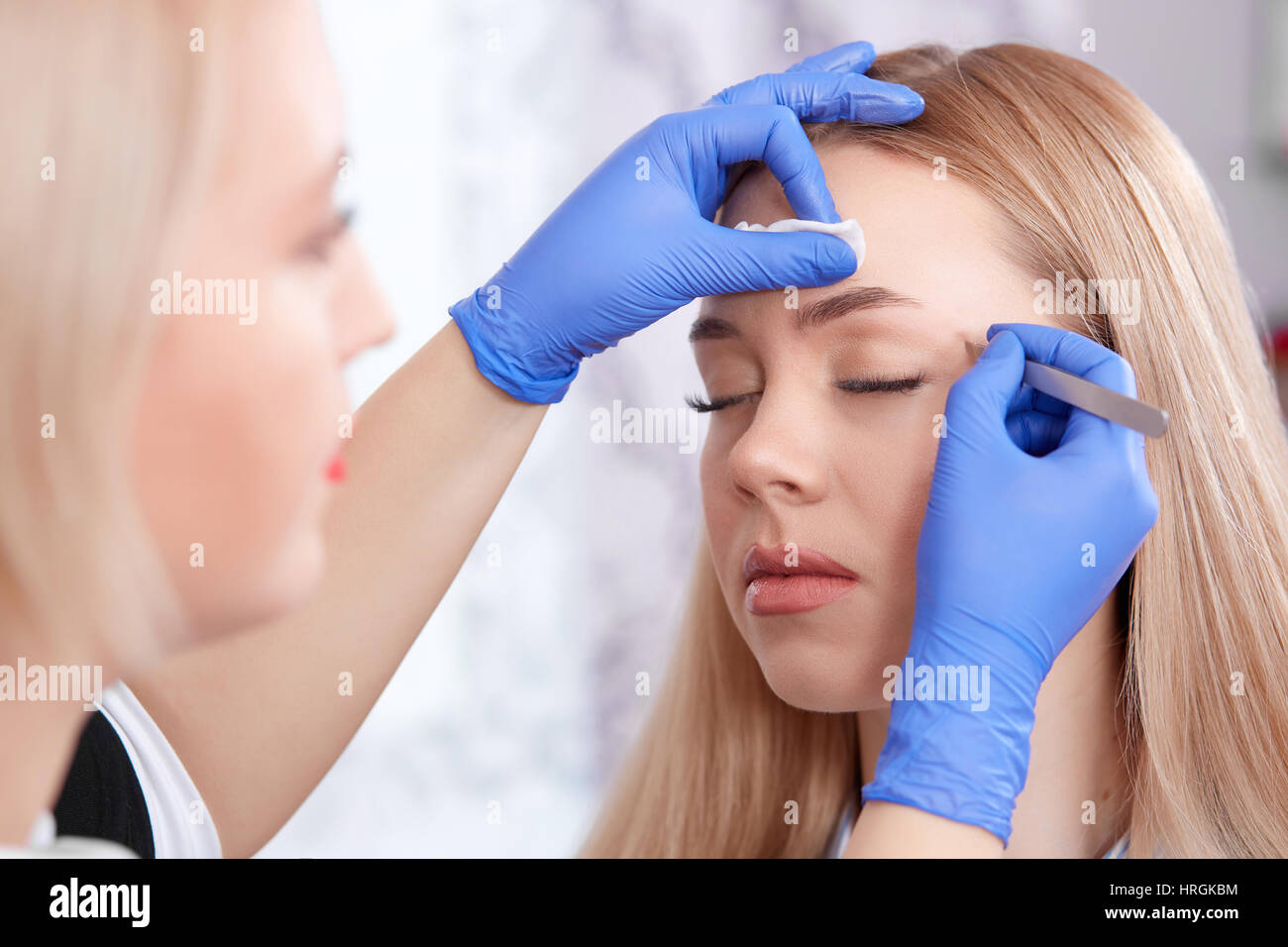 Using forceps hi-res stock photography and images - Alamy