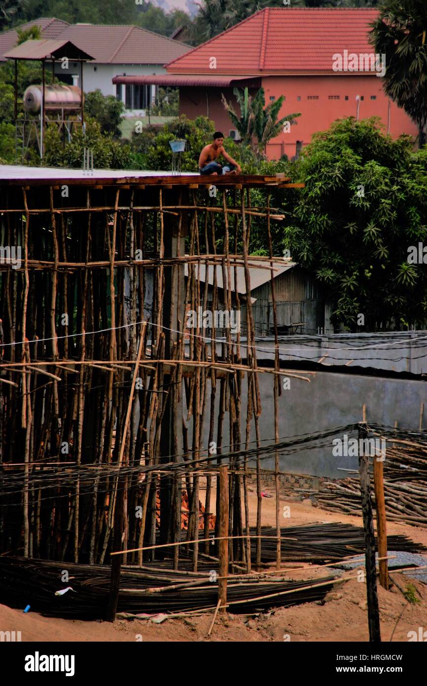 Unsafe scaffolding hi-res stock photography and images - Alamy