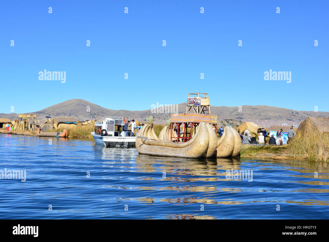 Totora boat peru hi-res stock photography and images - Alamy