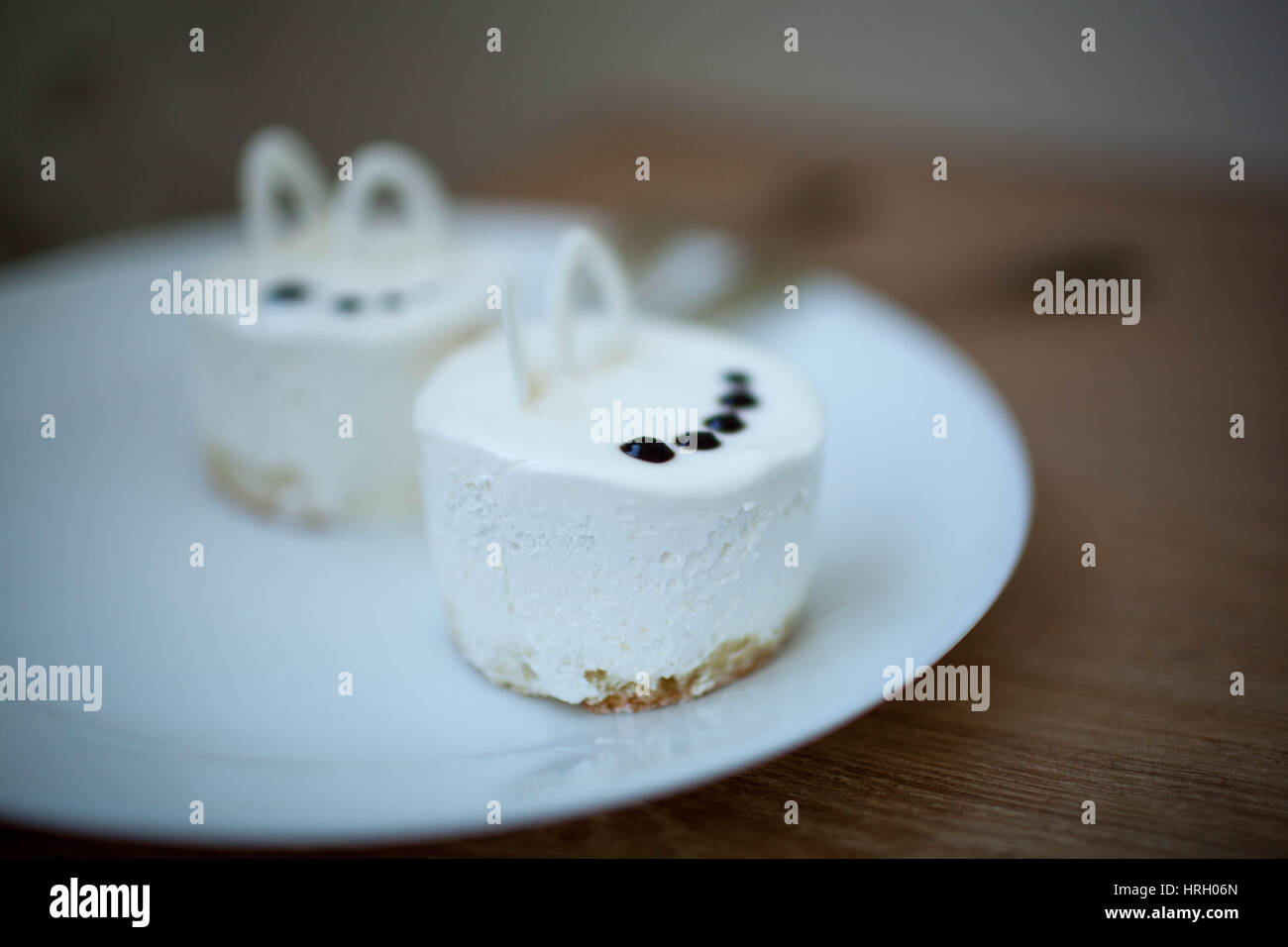 Two cakes plate hi-res stock photography and images - Alamy