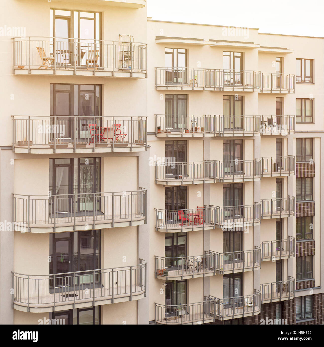 Modern new building hi-res stock photography and images - Alamy