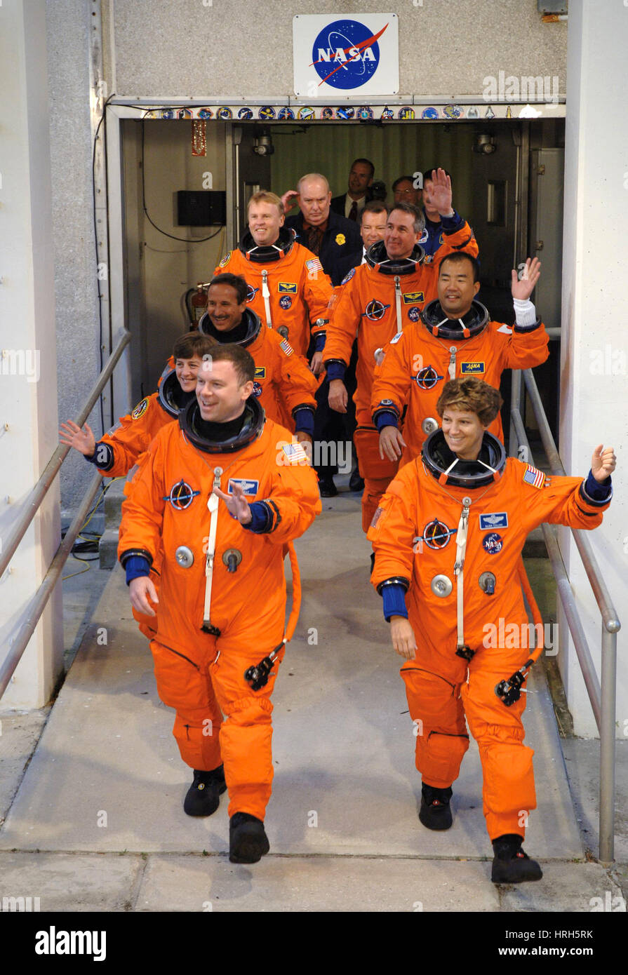 Space shuttle discovery crew members hi-res stock photography and ...