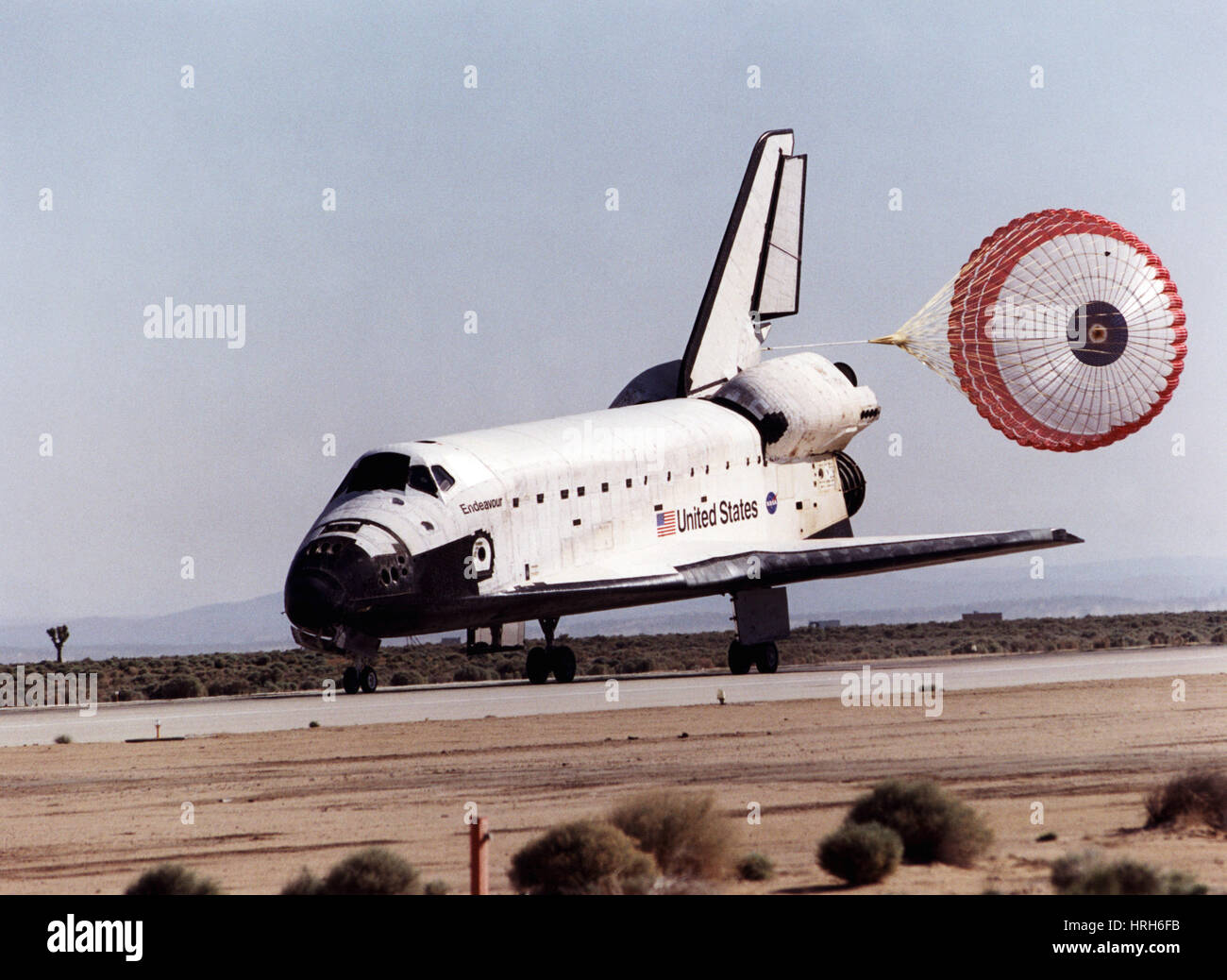 STS-100, Space Shuttle Endeavour Landing, 2001 Stock Photo - Alamy