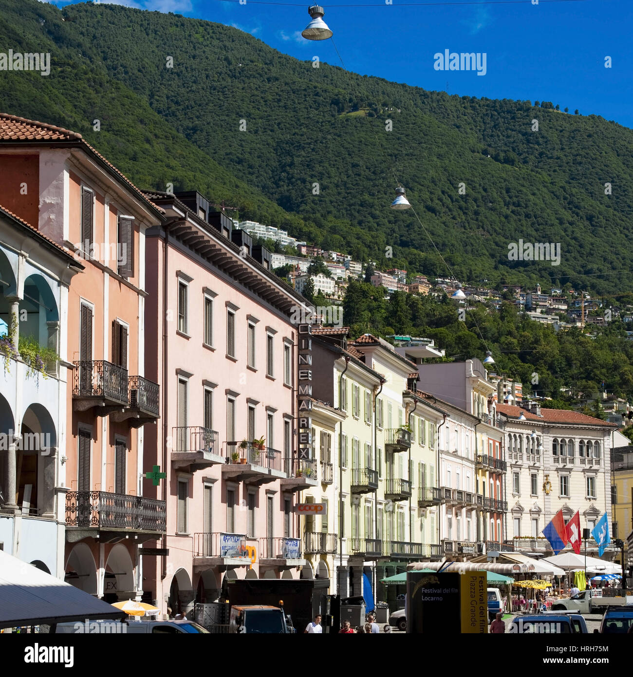 Altstadt von Locarno, Tessin, Schweiz - Old Town in Locarno, Tessin ...