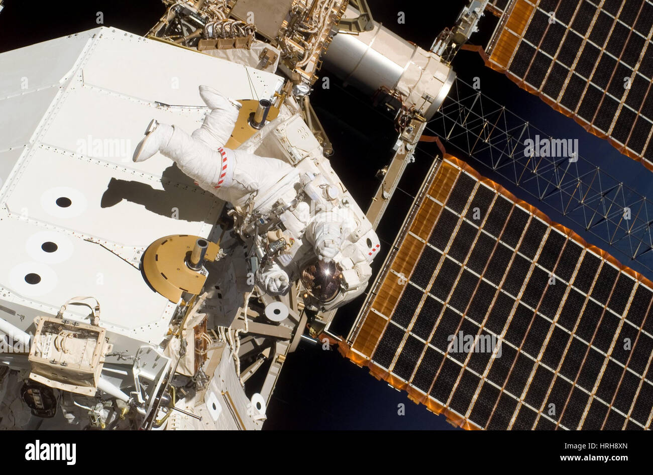 International space station maintenance hi-res stock photography and ...