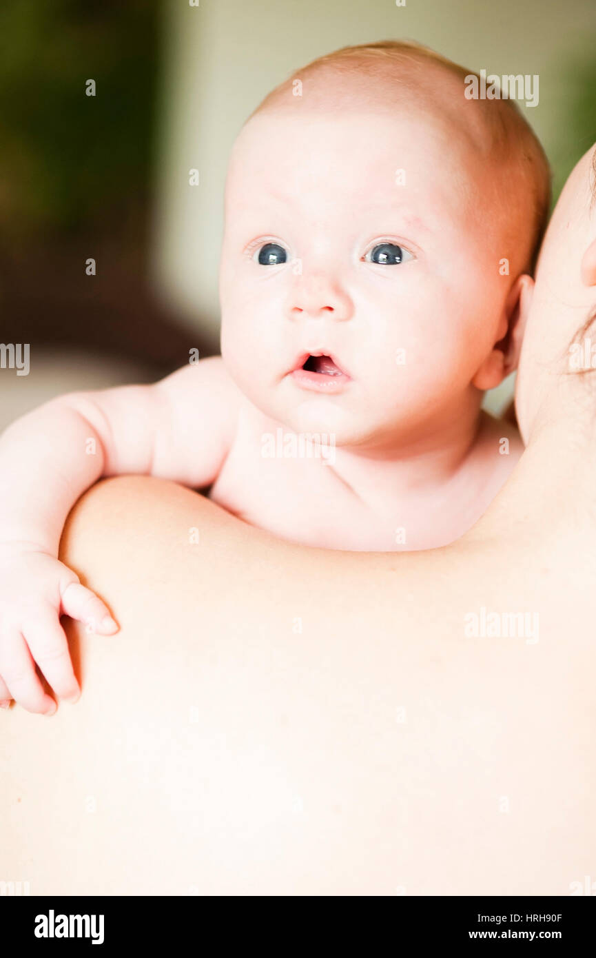Model released, Mutter mit Baby, 2 Monate - mother with baby Stock ...