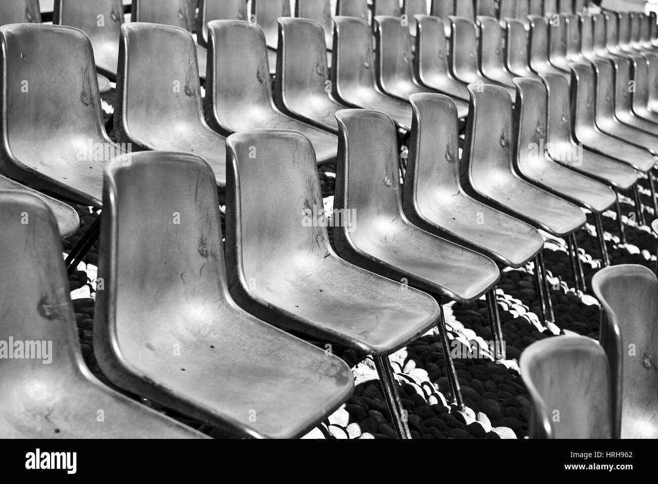 Stuhlreihe - row chairs Stock Photo - Alamy