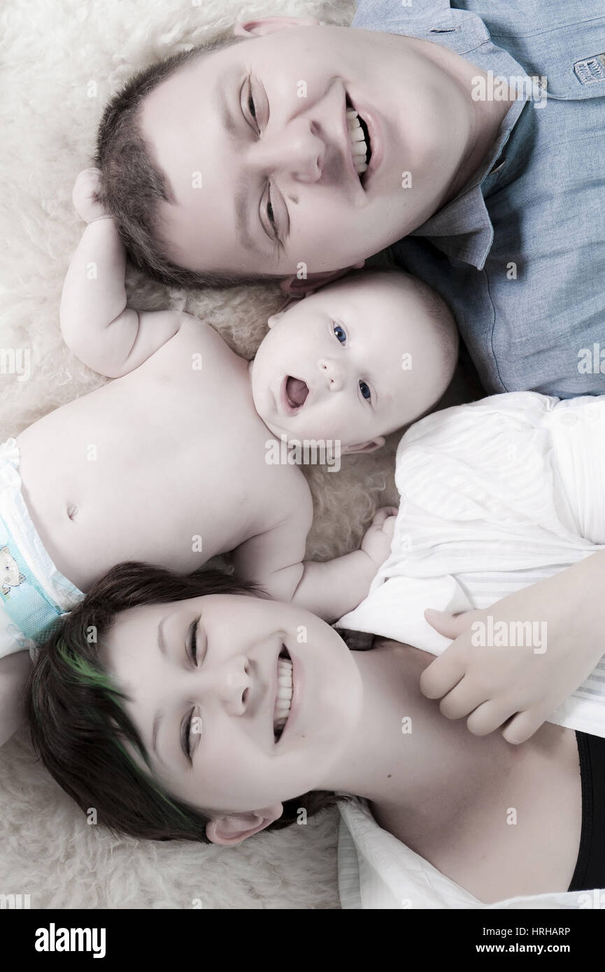 Model released, Eltern mit Baby - parents with baby Stock Photo - Alamy