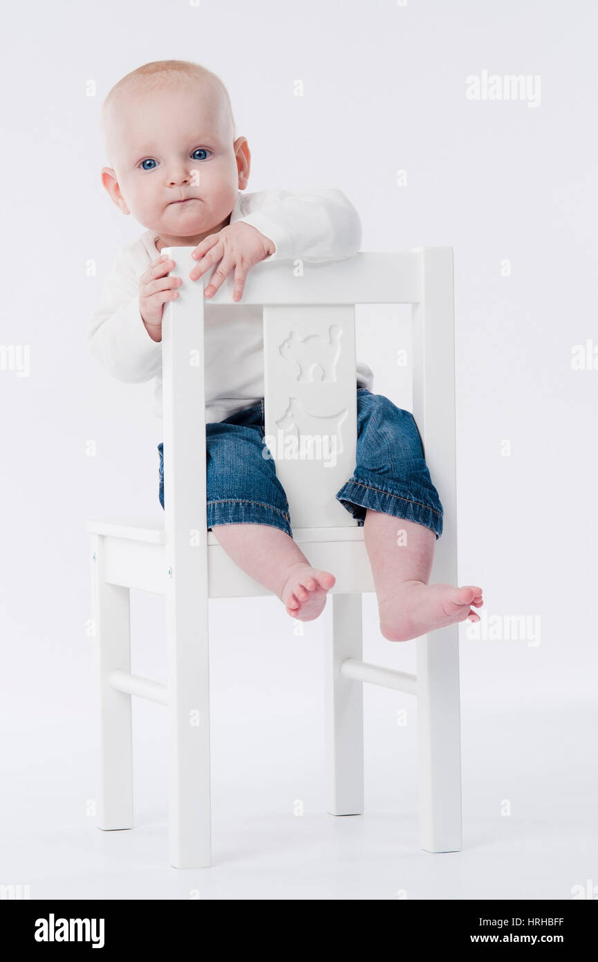 Model released, Baby auf Kinderstuhl - baby on chair Stock Photo - Alamy