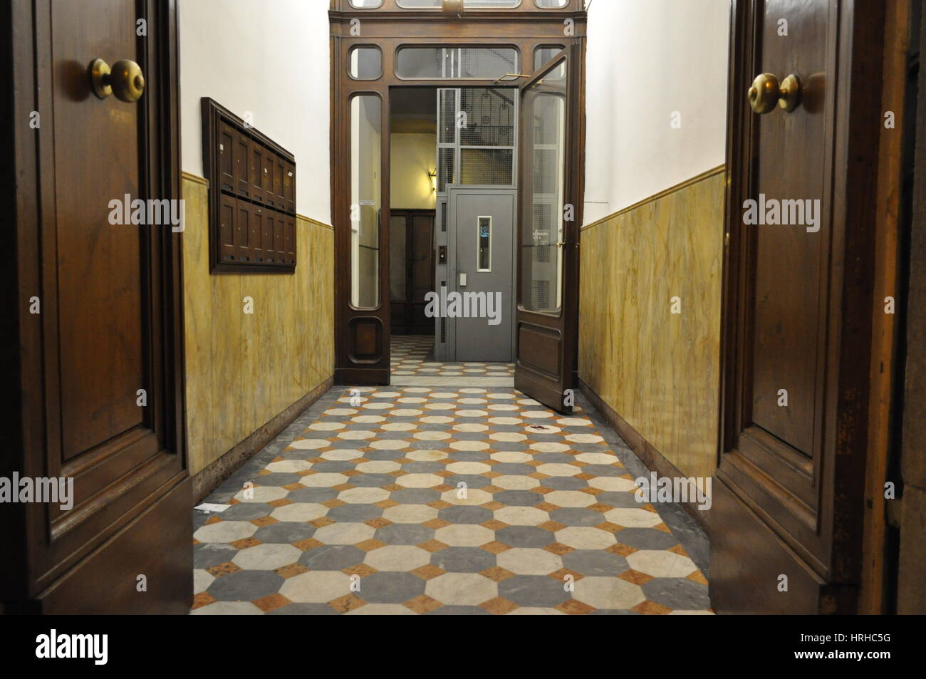 Entrance hall interior vintage hi-res stock photography and images - Alamy
