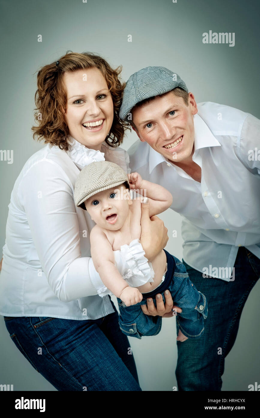 Eltern mit Baby - parents with baby Stock Photo - Alamy