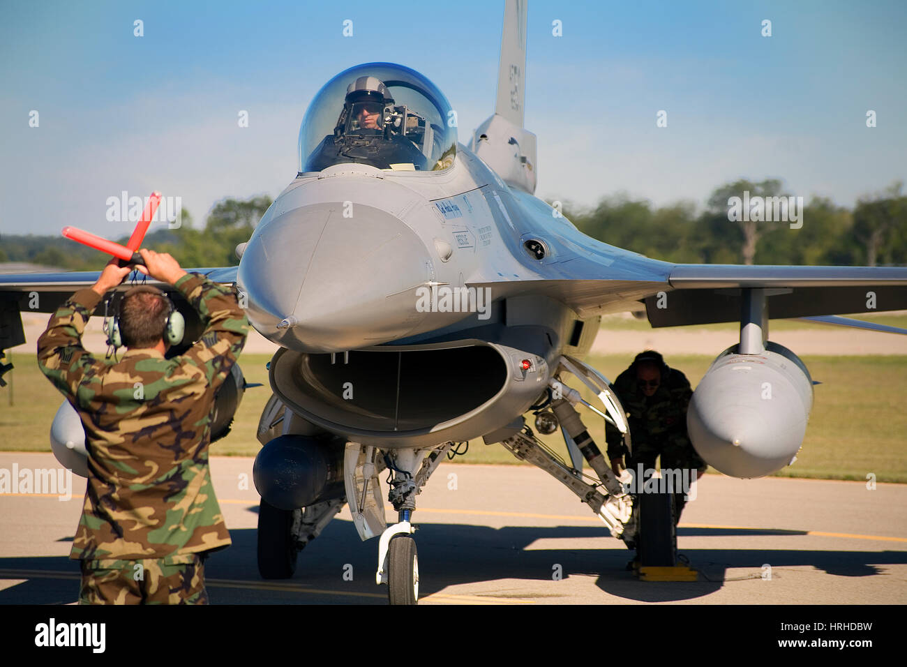 General Dynamics F-16 Fighting Falcon Stock Photo - Alamy