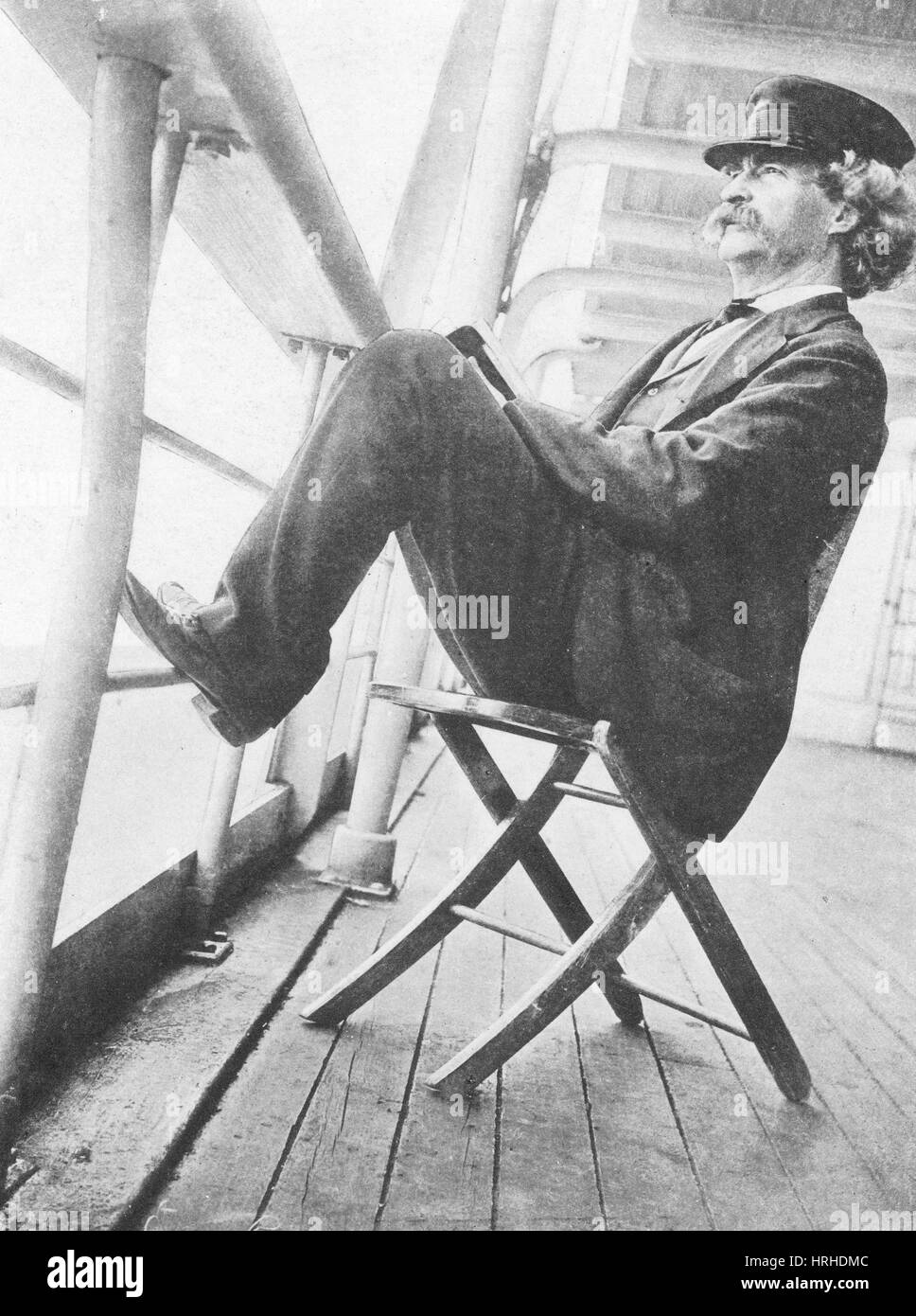 Mark Twain Steamboat Captain Statue Location