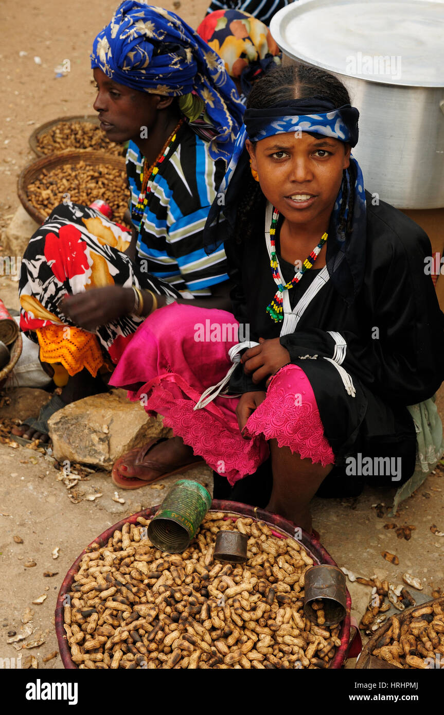Harar ethiopia woman hi-res stock photography and images - Alamy