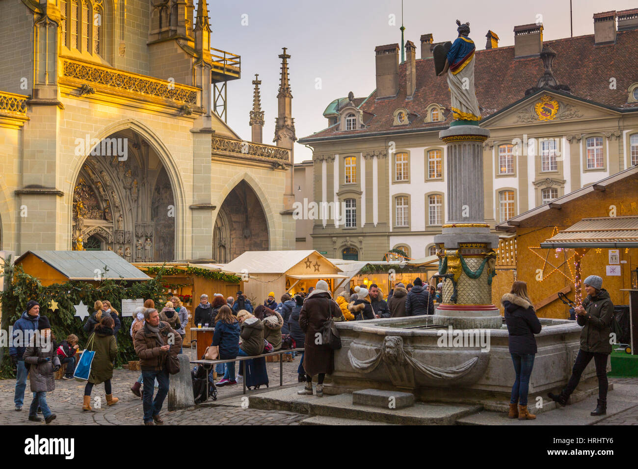 Christmas Market and Cathedral in Munsterplatz, Bern, Jungfrau region ...