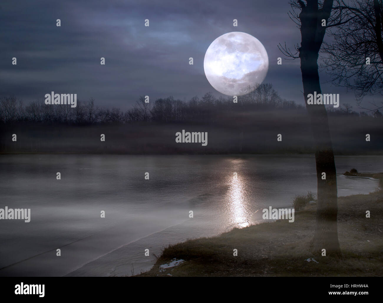 Full moonlight lake river hi-res stock photography and images - Alamy