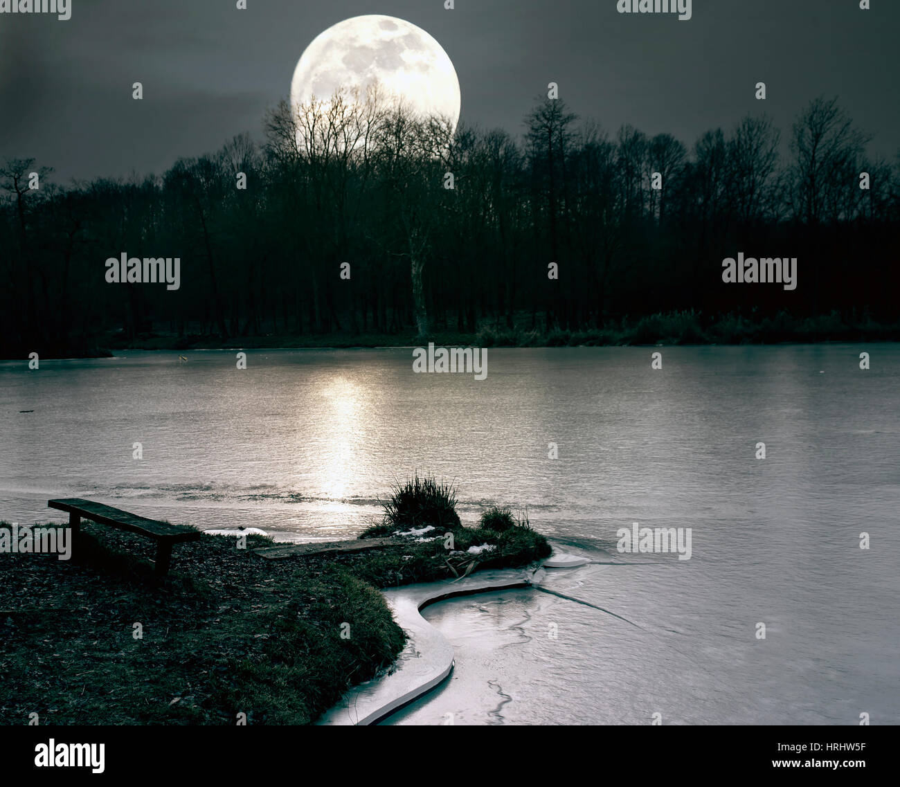Full moonlight lake river hi-res stock photography and images - Alamy
