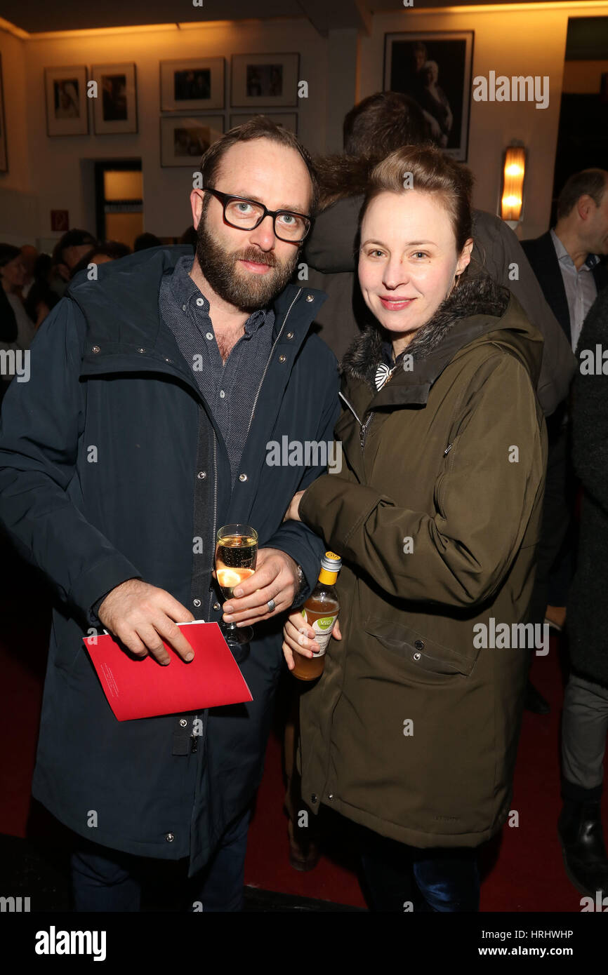 Premiere 'Ganzkörpereinsatz' at Hamburger Kammerspiele Featuring ...
