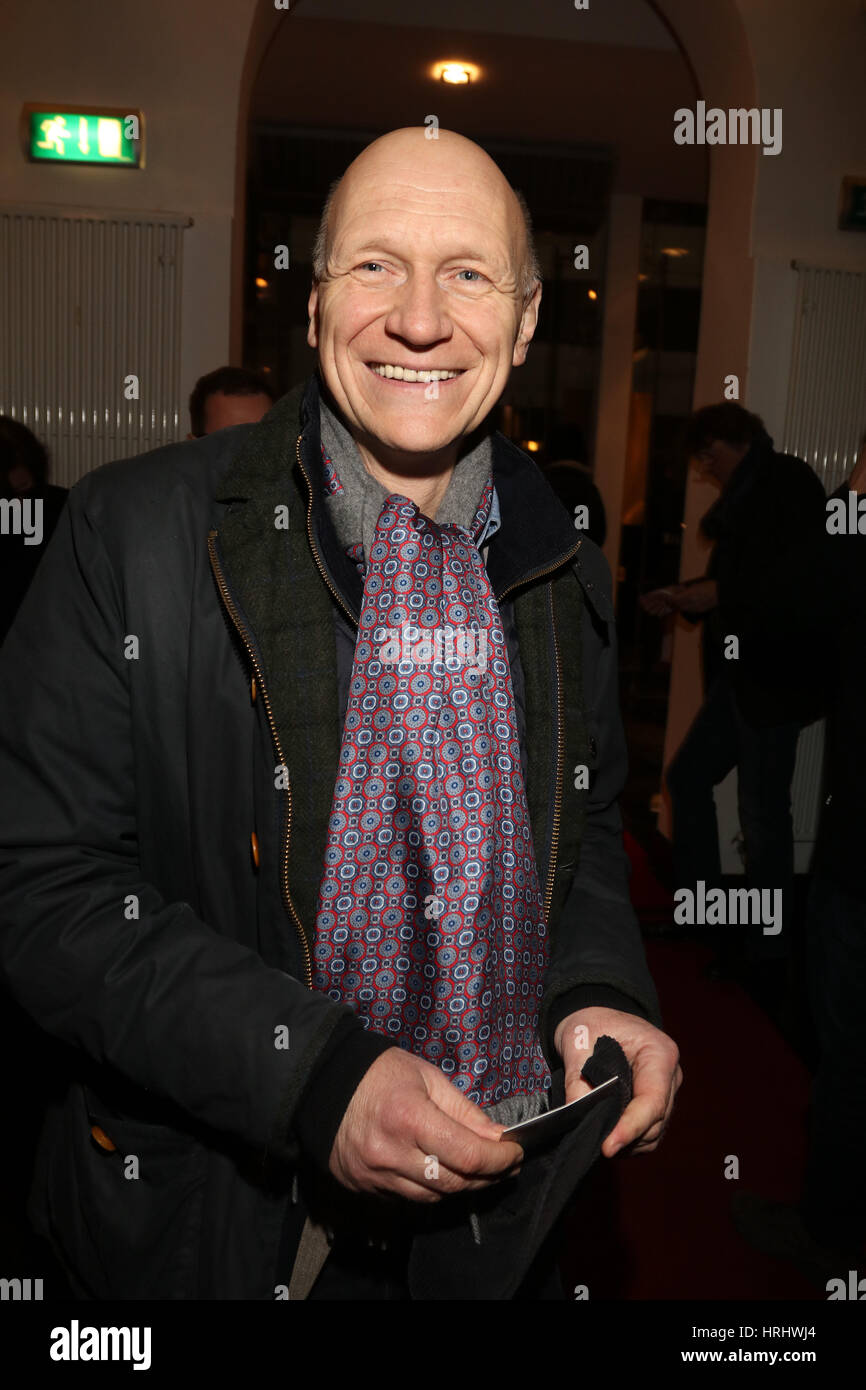 Premiere 'Ganzkörpereinsatz' at Hamburger Kammerspiele Featuring: Robin ...