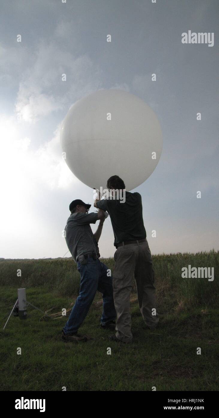 Weather balloon meteorologist hi-res stock photography and images - Alamy
