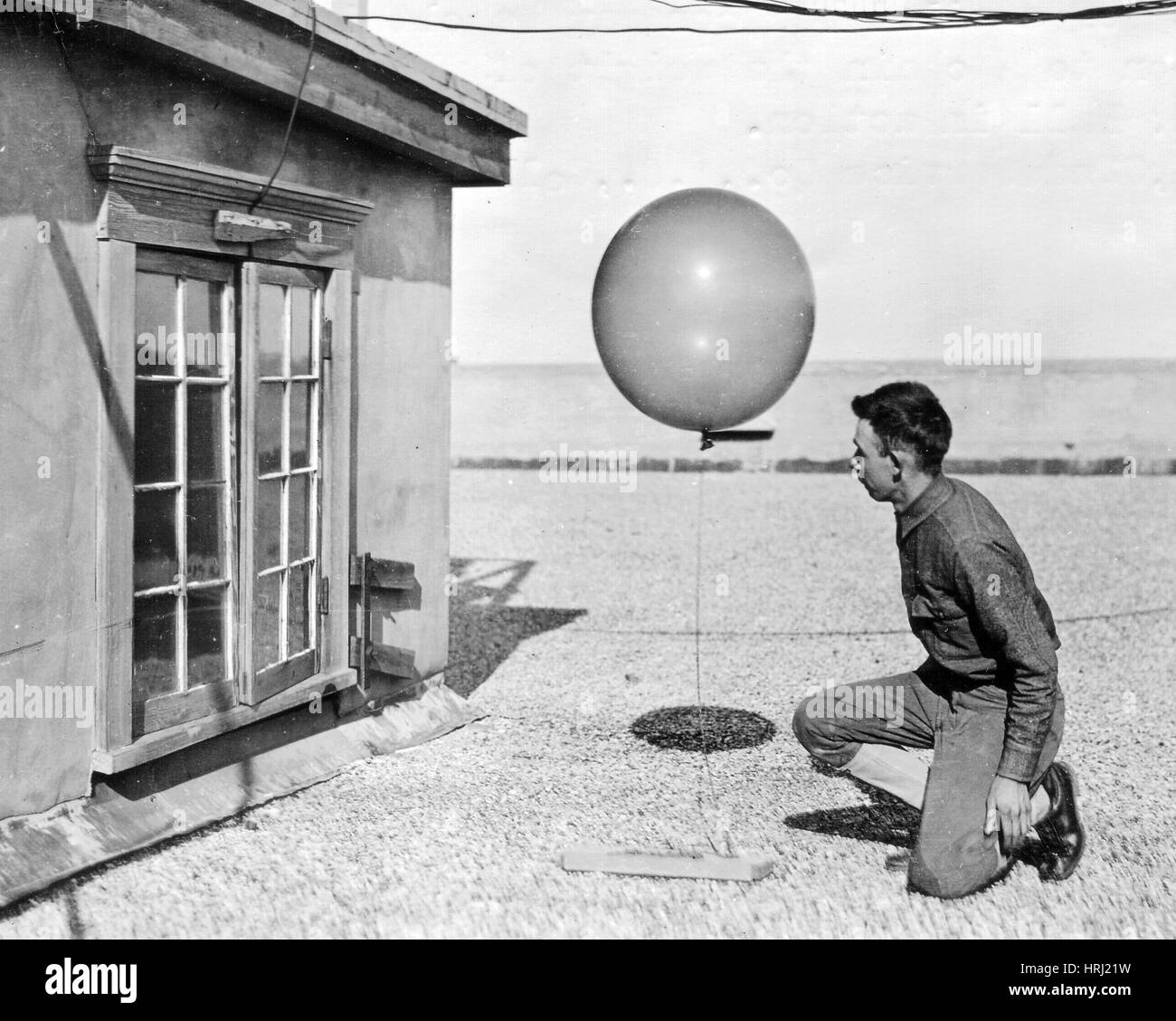 Weather balloon meteorology Black and White Stock Photos & Images - Alamy