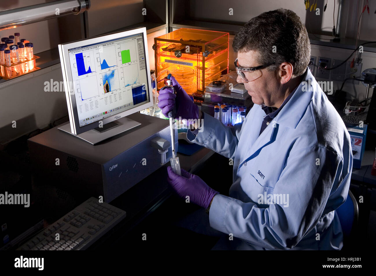 Flow cytometry hi-res stock photography and images - Alamy