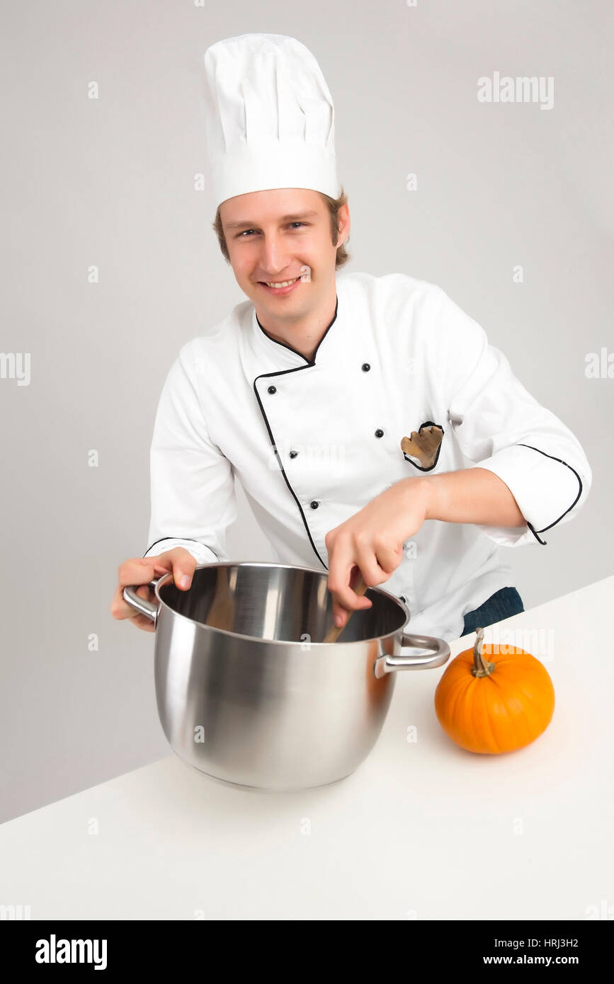 Cook prepares vegetables, Koch bereitet Gemuese zu Stock Photo - Alamy