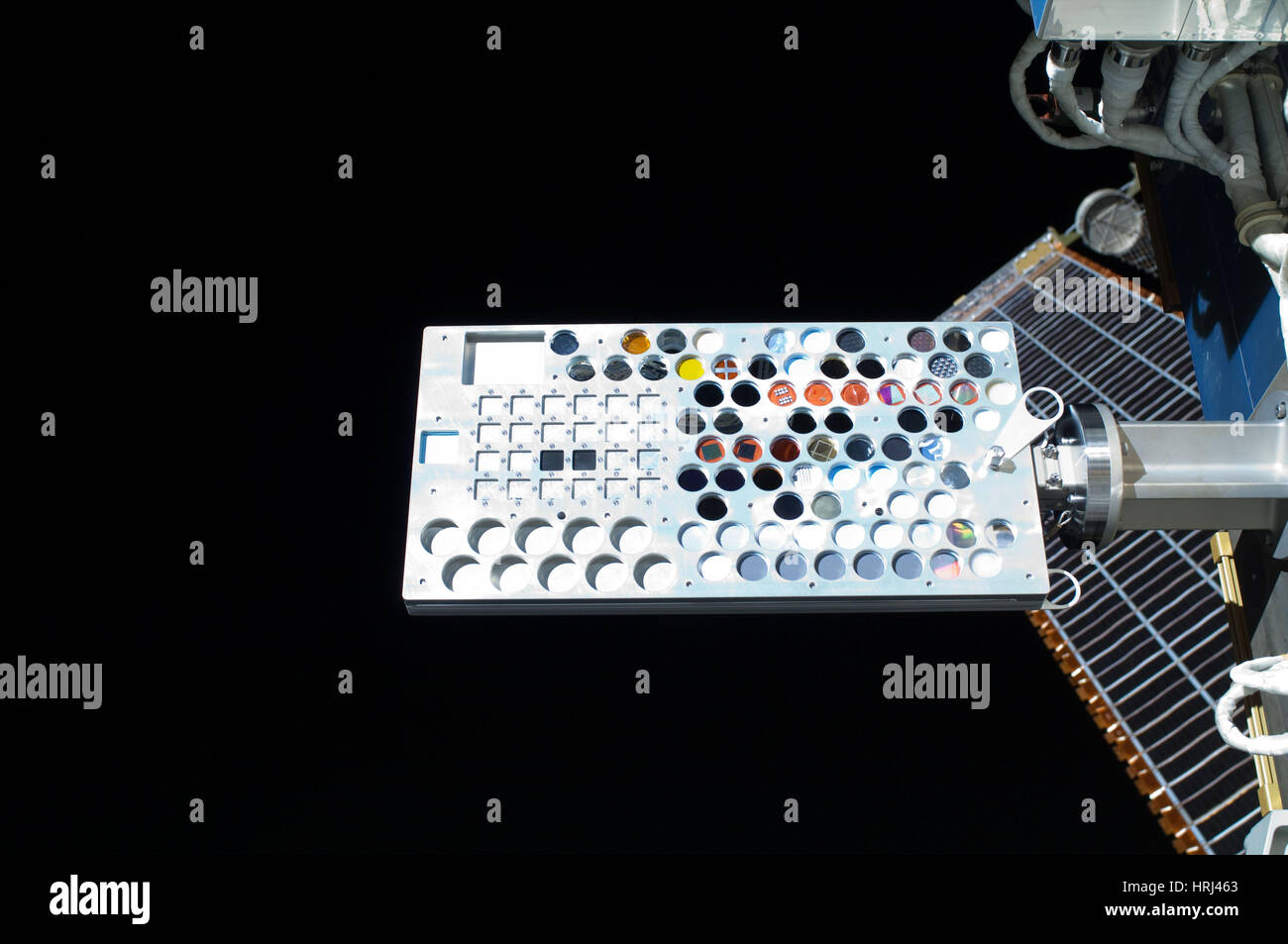 International space station experiment hi-res stock photography and ...