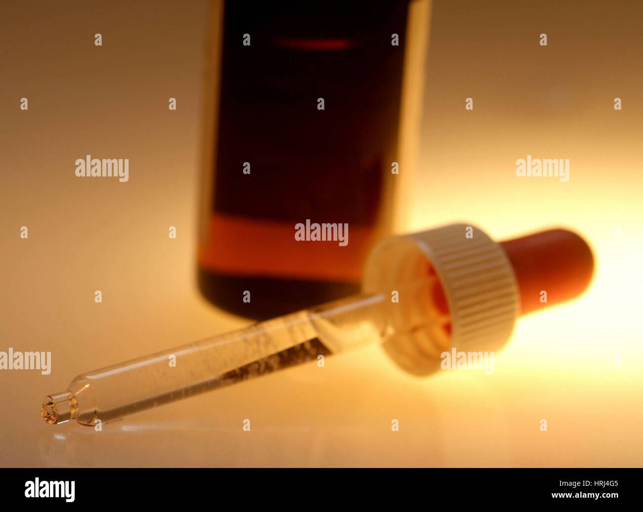 Tropfen medizin hi-res stock photography and images - Alamy