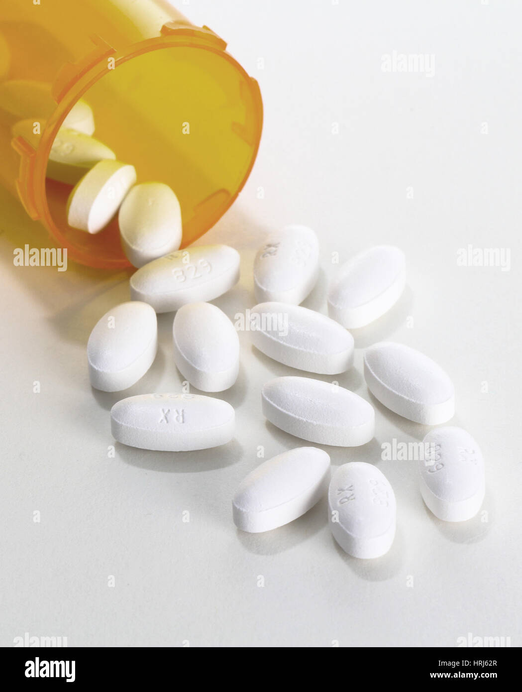 Statin capsule hi-res stock photography and images - Alamy