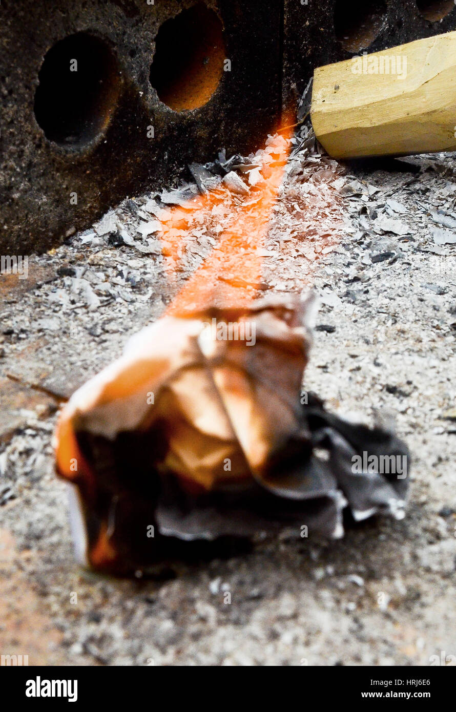 Burning sheet of paper hi-res stock photography and images - Alamy