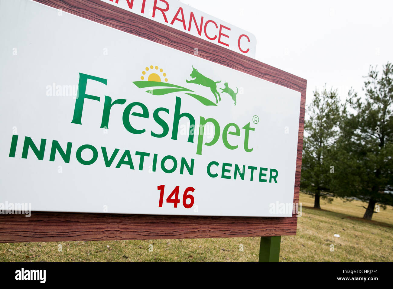 Freshpet logo hi-res stock photography and images - Alamy