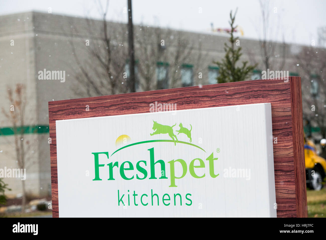 Freshpet logo hi-res stock photography and images - Alamy
