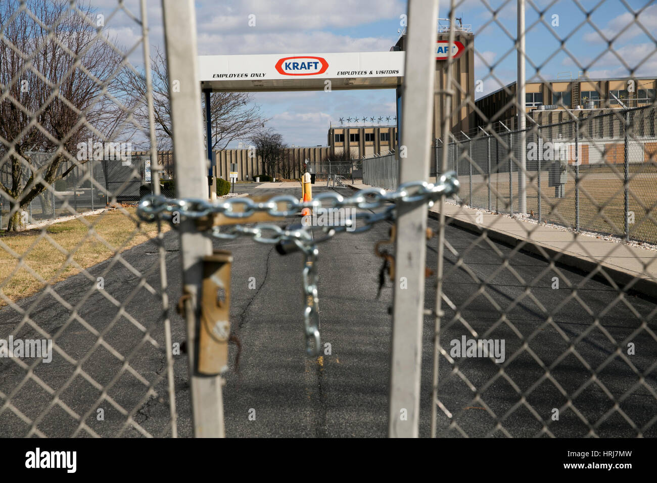 Factory closed sign hi-res stock photography and images - Alamy