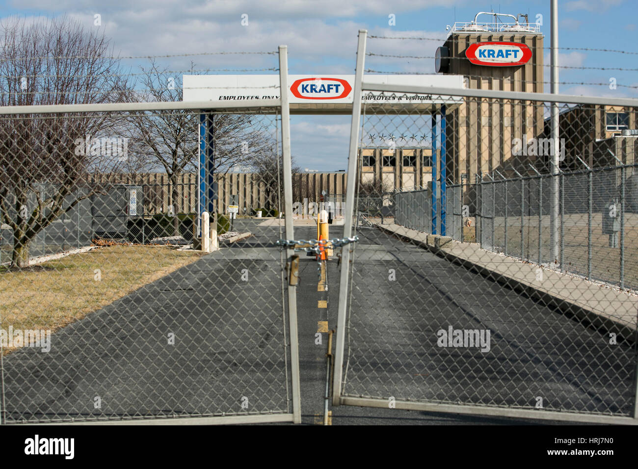 Factory closed sign hi-res stock photography and images - Alamy