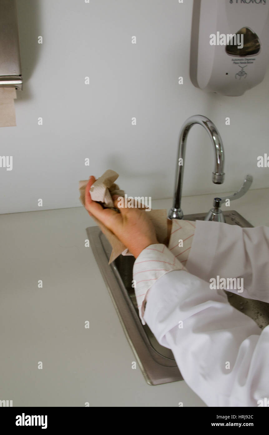 Drying hands with paper towels hi-res stock photography and images - Alamy