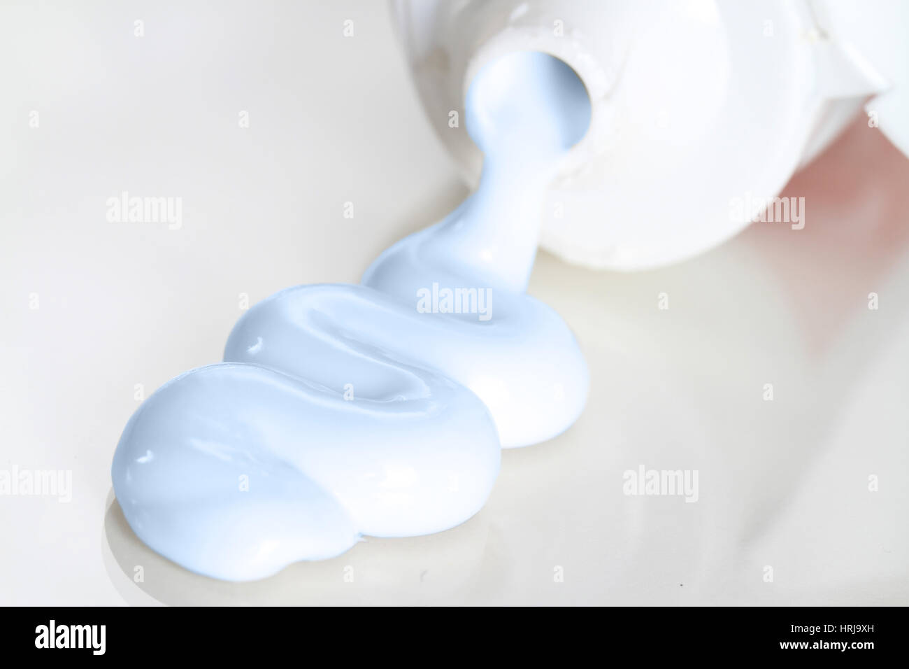 Toothpaste tube oozing hi-res stock photography and images - Alamy