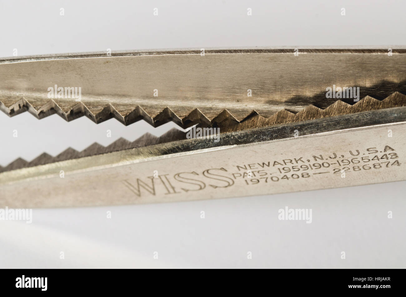 Pinking scissors hi-res stock photography and images - Alamy