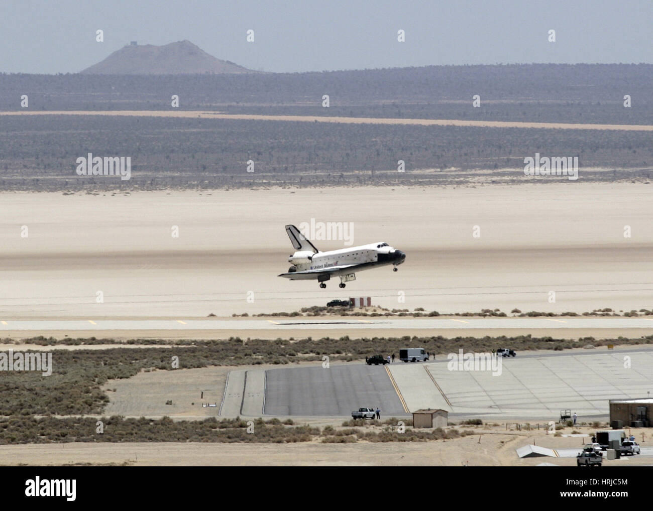 Space Shuttle Atlantis Landing Stock Photo - Alamy