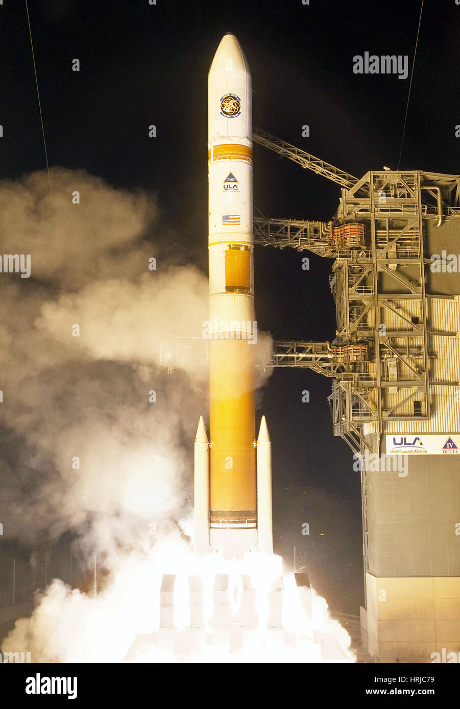 Rocket take off hi-res stock photography and images - Alamy