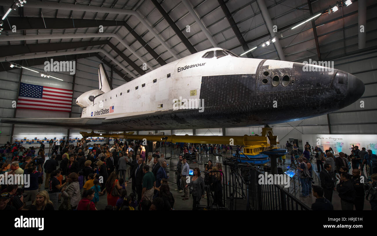 Space Shuttle Endeavour on Display Stock Photo - Alamy