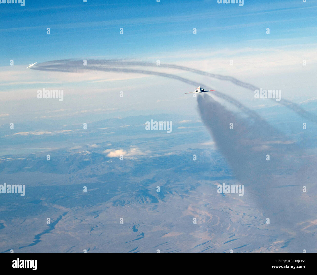 Airplane engine exhaust hi-res stock photography and images - Alamy