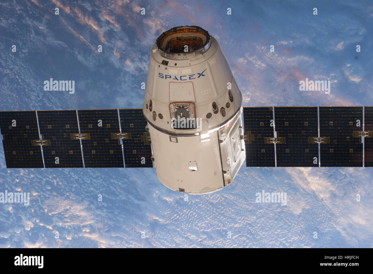 Spacex dragon hi-res stock photography and images - Alamy